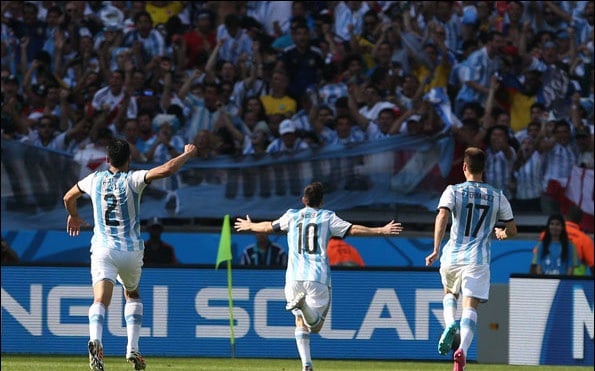 Messi's tackle: rode kaart of niet? Experts verdeeld op WK